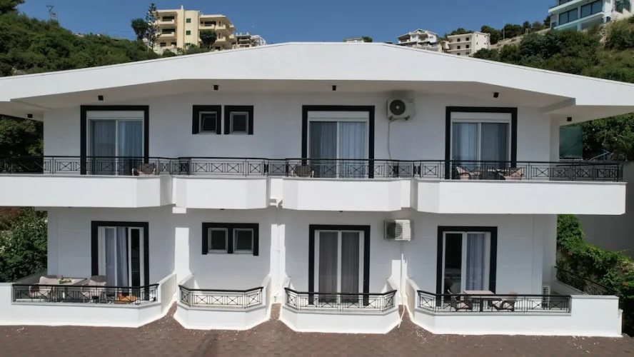 Sunkissed Hotel - Sarandë