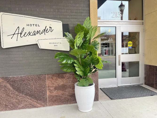 Hotel Alexander - Mankato, MN