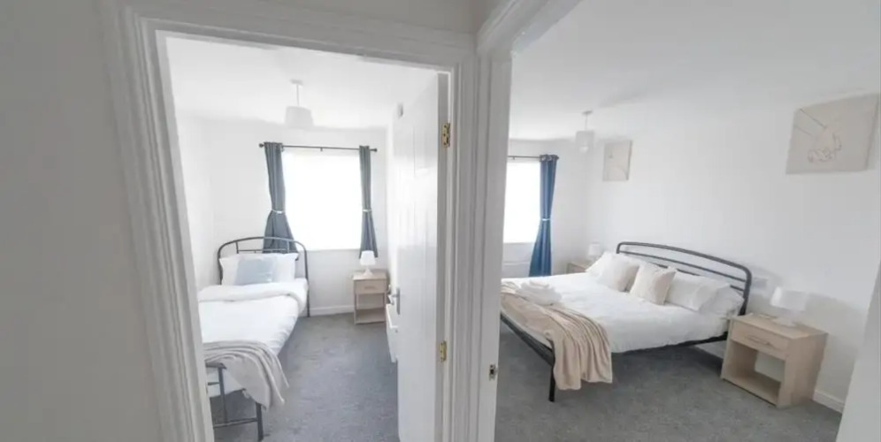 3 Bed-5 Guests-parking-garden - Corby