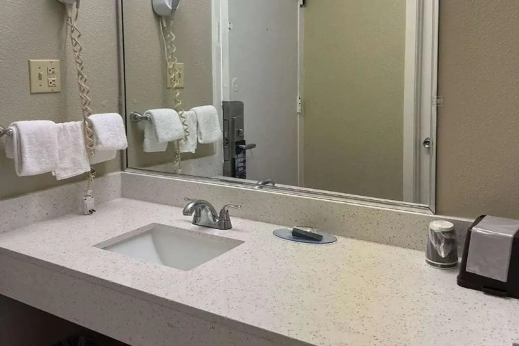 Travelodge By Wyndham Carlisle North - Carlisle, PA