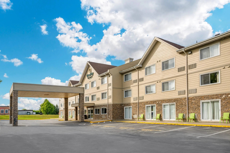Quality Inn & Suites Bathurst - Bathurst, NB