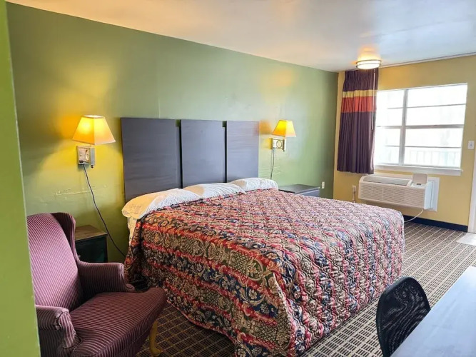 Relax Inn - Newport News, VA