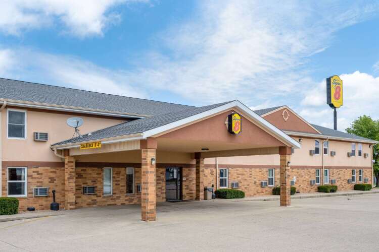 Super 8 By Wyndham Mattoon - Charleston, IL