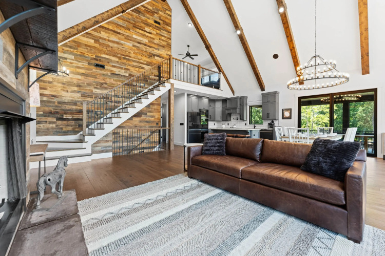 Gray Fox Lodge By Avantstay Waterslide Pool, Theater Sleeps 23 - Lake Norman, NC