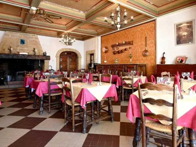 Logis Hotel Le Louvre - Sault
