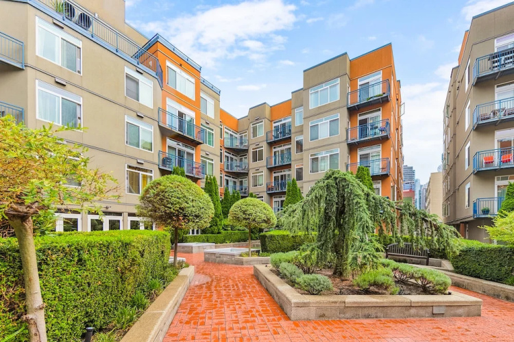 The Corner Nest At Belltown - Mercer Island, WA