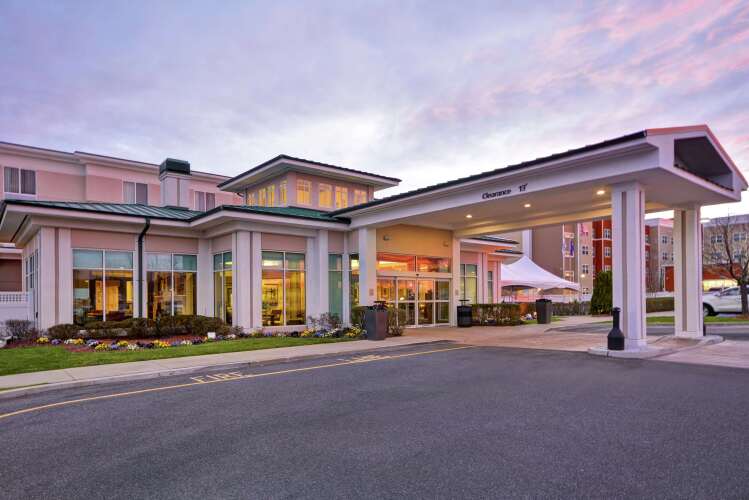 Hilton Garden Inn Riverhead - 漢普頓