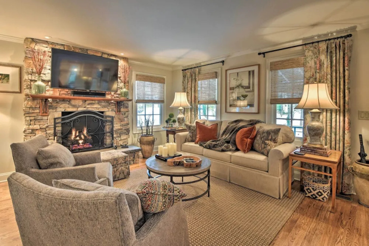 2 Living Areas + Fireplace: Mirror Lake Cottage! - Highlands, NC