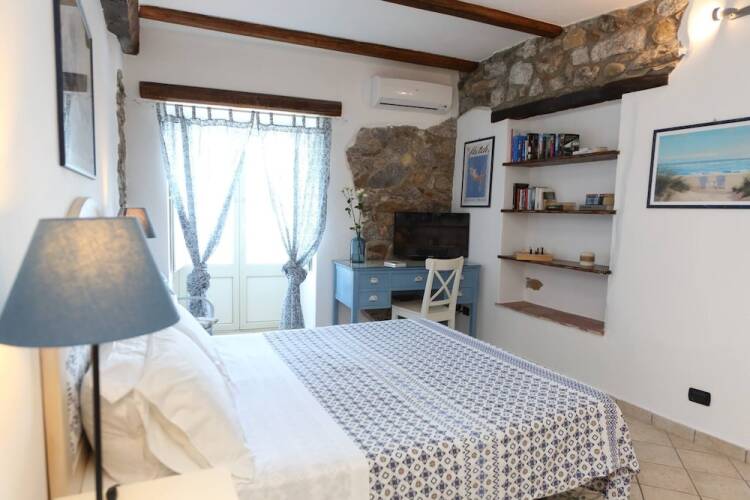 Room In Guest Room - Central Room With Balcony And Amazing Sea View - Cefalú