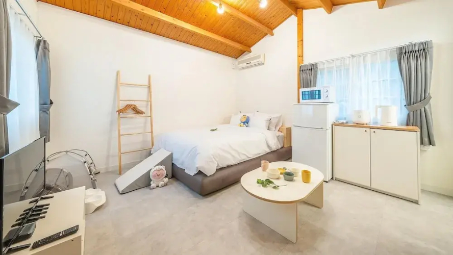 Jeju Dangdangi Dog Pension Black - Jeju-si