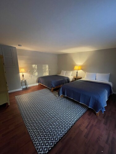 Brookside Hideaway, Brook Road Inn - Sunapee, NH
