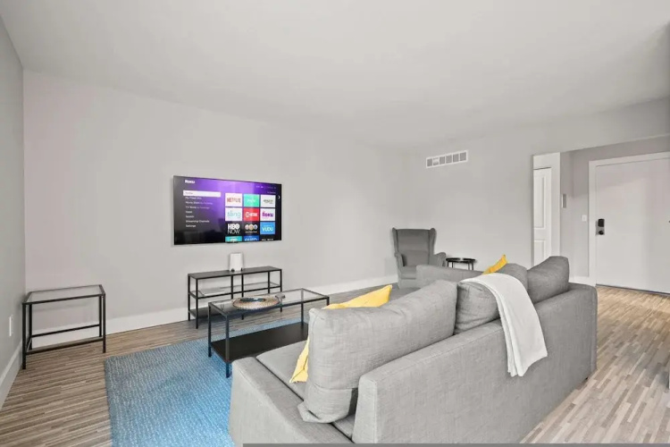 Stylish 2br 2ba Stay In Prime Location - Rochester Hills, MI