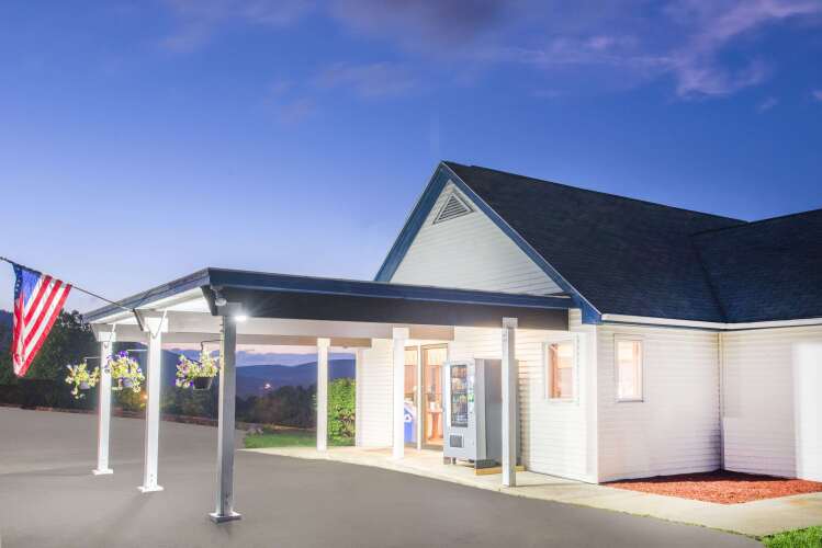 Travelodge By Wyndham Lake George Ny - Lake George, NY