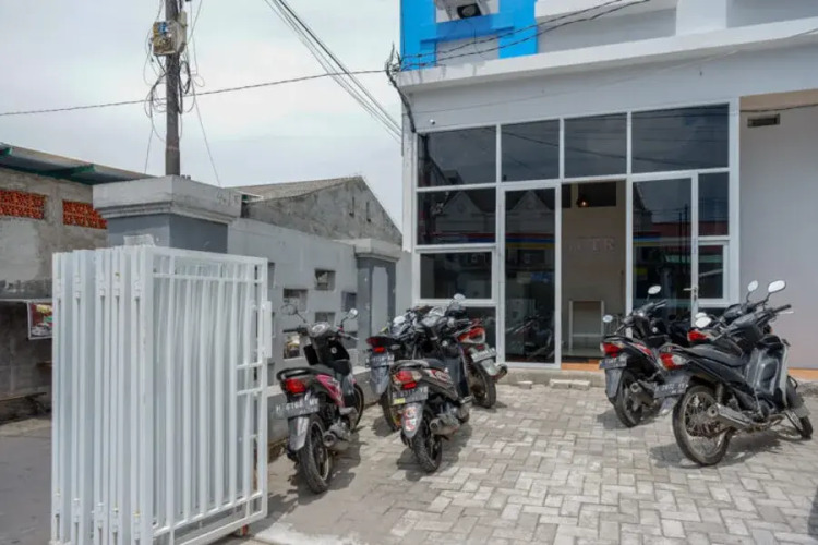 Reddoorz Near Tamansari Shopping Center Salatiga - Salatiga
