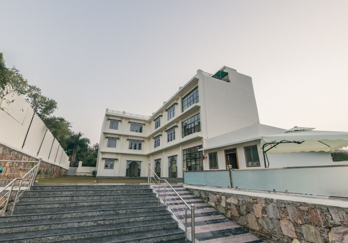 Serenity Hill Resort - A Boutique Resort In Udaipur - Udaipur