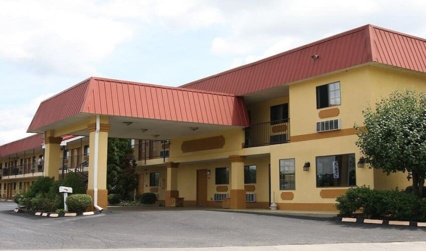 Express Inn & Suites - Summerville, GA