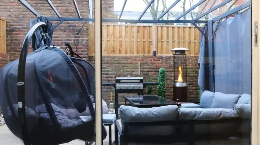 Housesleep14-freep-garden-bbq-patio-pooltable - Stratford