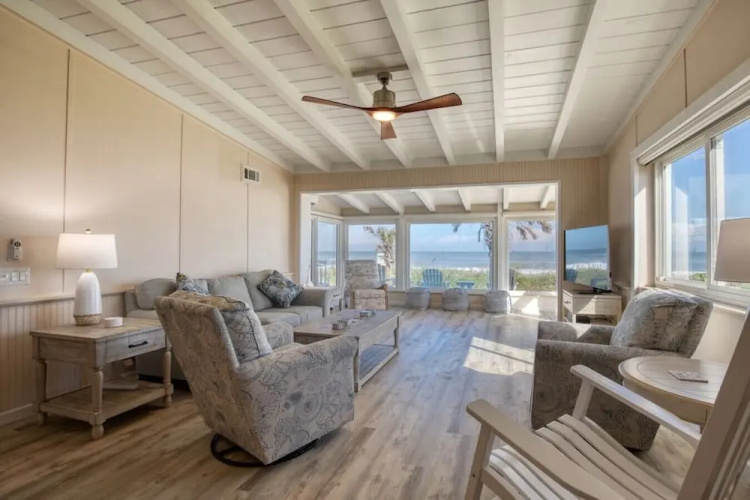 Sunrise Cottage Direct Oceanfront House - Ormond Beach, FL