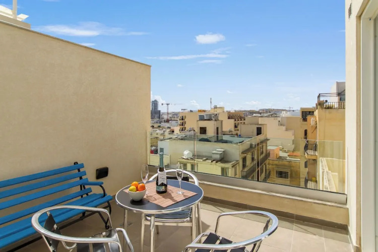 Sunny Penthouse Modern 2 Bdr - Sliema - Valletta