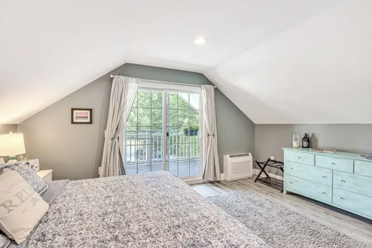 Benton Harbor Apt W/ Balcony + Shared Fire Pit - Benton Harbor, MI