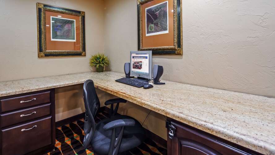Surestay Plus Hotel By Best Western Lubbock Medical Center - Lubbock, TX