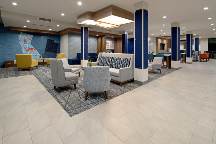 Holiday Inn Express And Suites Valencia - Santa Clarita, CA