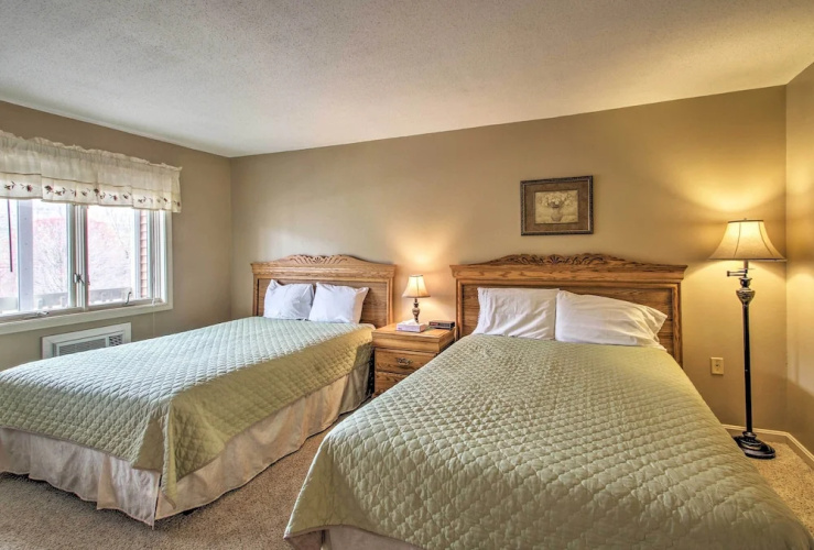 Lincoln Resort Condo W/ Pool Access - Near Hiking! - New Hampshire