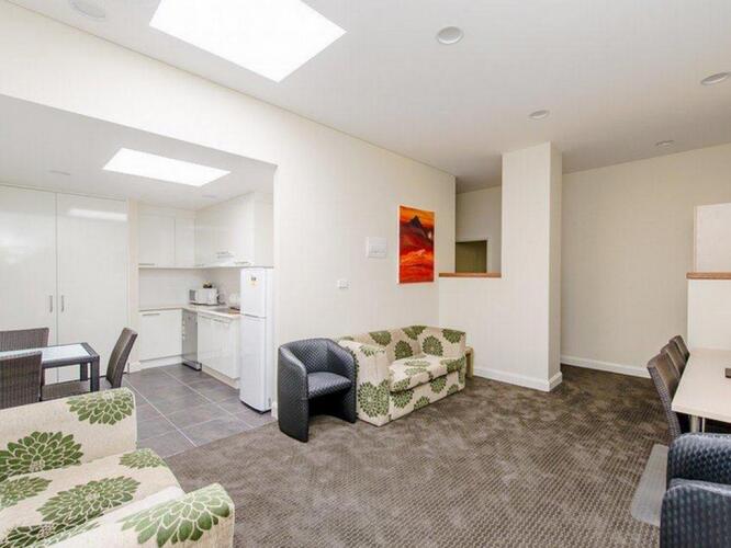 Belconnen Way Hotel Motel And Serviced Apartments - Canberra