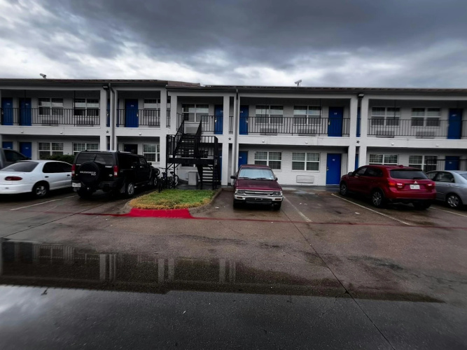 Deluxe Inn Motel By Oyo Grand Prairie Interstate 30 - Grand Prairie, TX