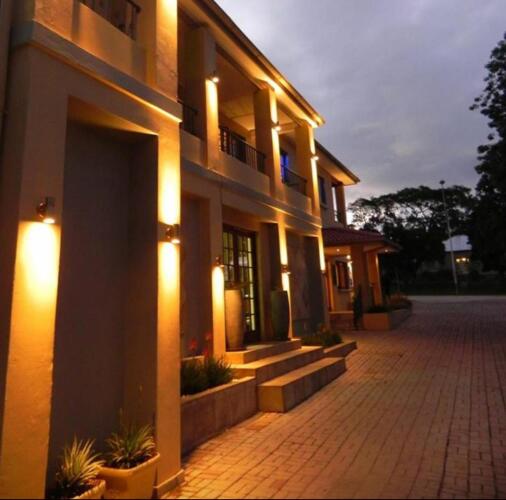 Vj's Guesthouse And Restaurant - Uitenhage