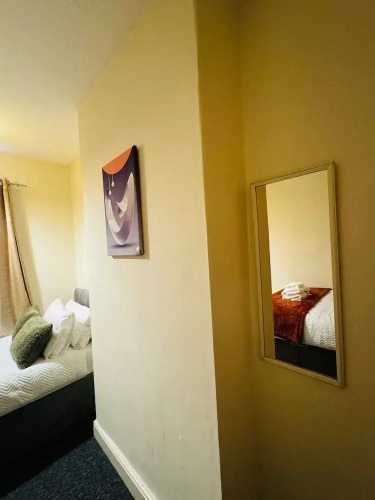 2 Bedroom House - Sleeps 4 - Free Parking, Wifi - Leicester