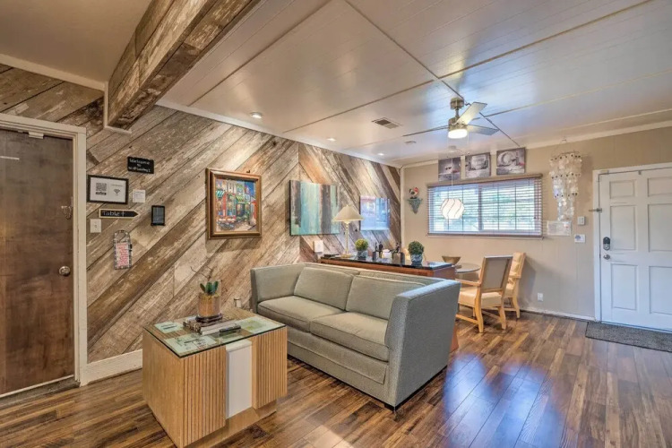 Luxurious Downtown Lodi Apartment In Wine Country! - Lodi, CA
