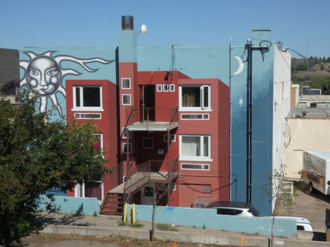 The Medicine Hat Villa - Medicine Hat