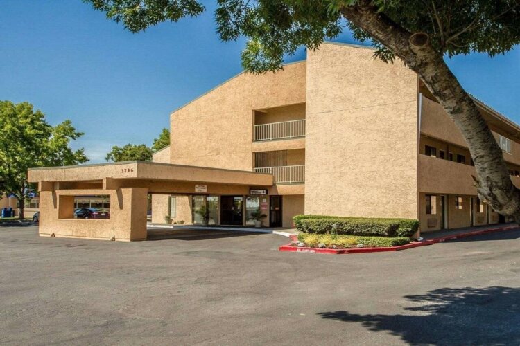 Days Inn Buena Park - Buena Park, CA