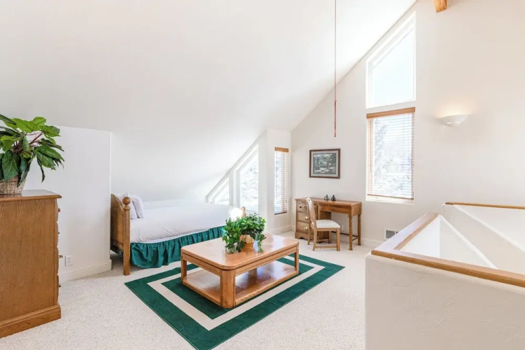 3br Townhome W/ Mountain View & Balcony - Lake Solitude, WY