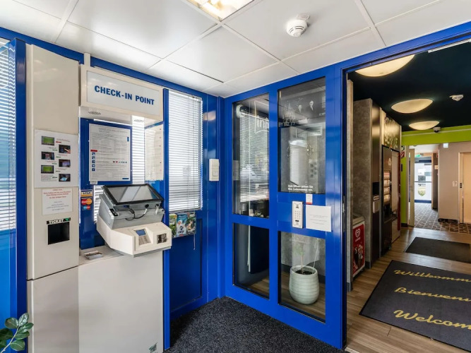 B&b Hotel Freiburg-west - 프라이부르크