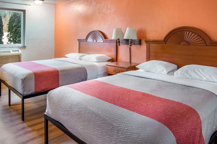 Super 8 Wilsonville - Sherwood, OR