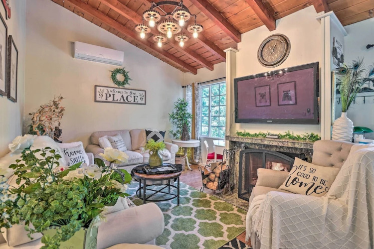 1 Mi To Lake Gregory: Boho Crestline Cabin - Crestline, CA