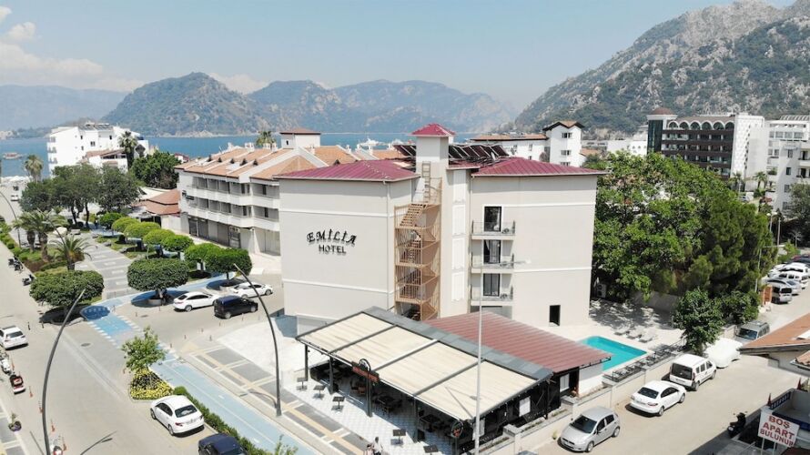 Emilia Hotel - İçmeler