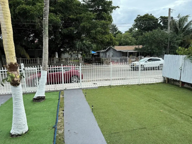 Safari Wynwood - Miami Gardens, FL