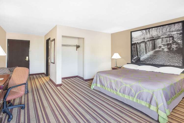 Super 8 By Wyndham Nixa/springfield Area - Ozark, MO