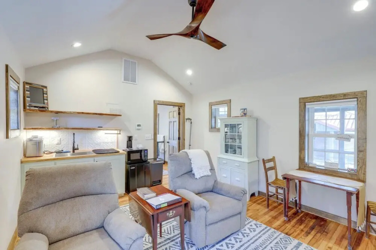 2 Blocks To Appalachian Trail: Updated Cabin! - Hot Springs, NC