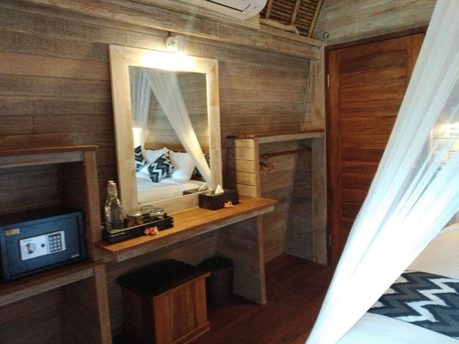 Honeybee Hut Lembongan - Bali