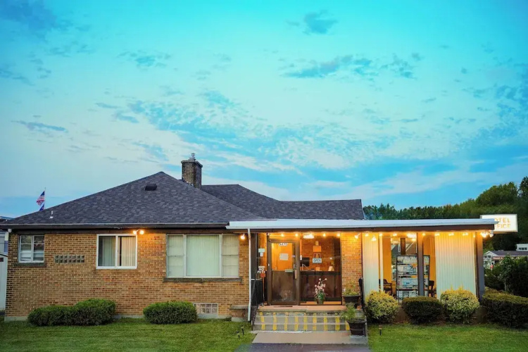 Falls View Inn - Niagara Falls, NY