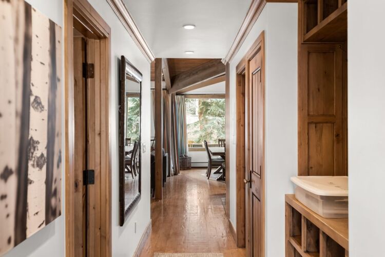 Deluxe 2 Bedroom Apartments At Resort With Outdoor Pool & Hot Tub - Aspen, CO