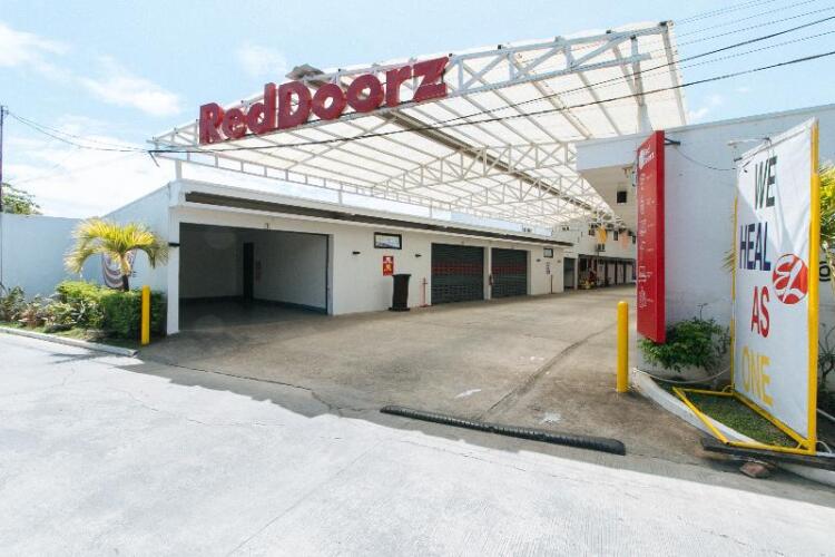 Reddoorz @ El Runway Hotel Bulacan - Malolos
