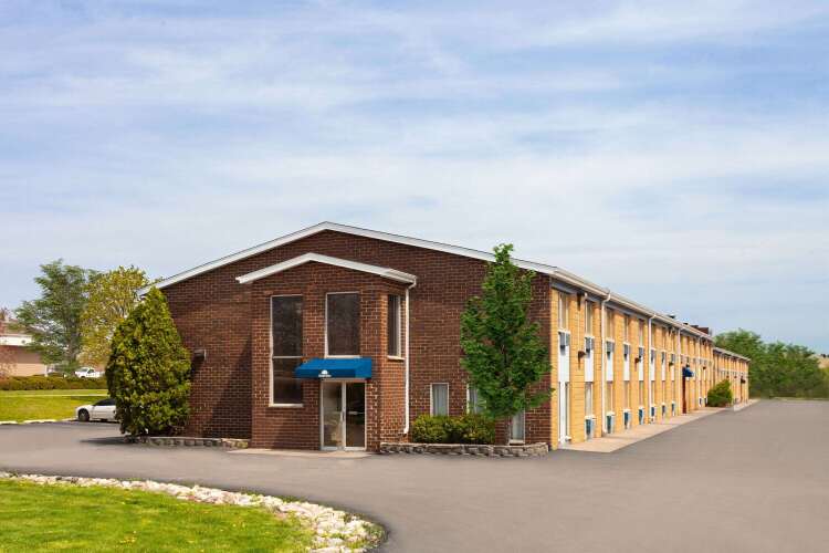 Days Inn By Wyndham Rockford - Rockford, IL
