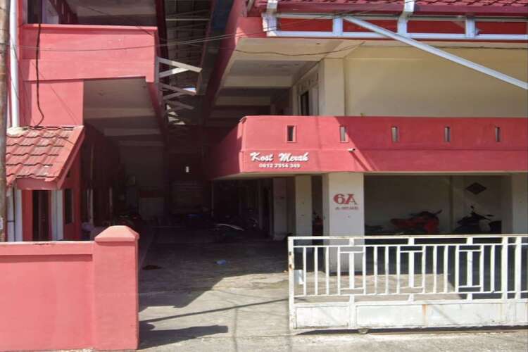 Oyo 93207 Merah House - West Sumatra