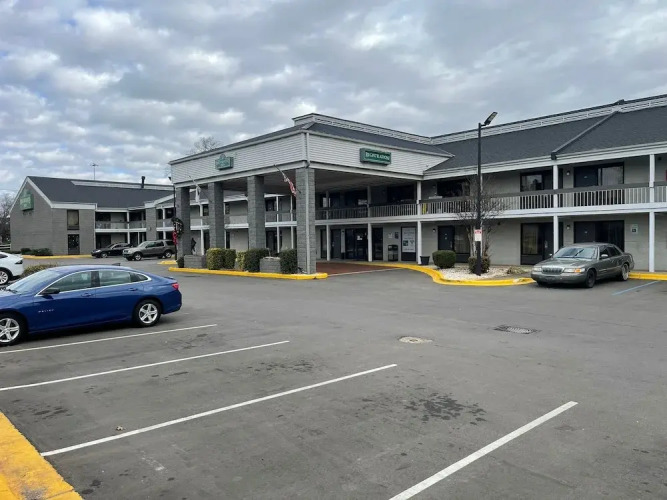 Brookwood Inn - Concord, NC