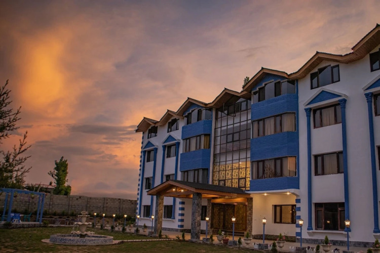 Kashmir Holiday Resort - Srinagar